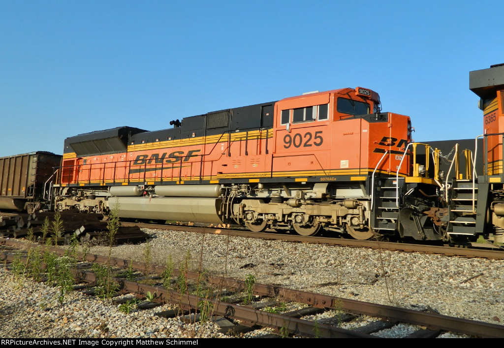 BNSF 9025